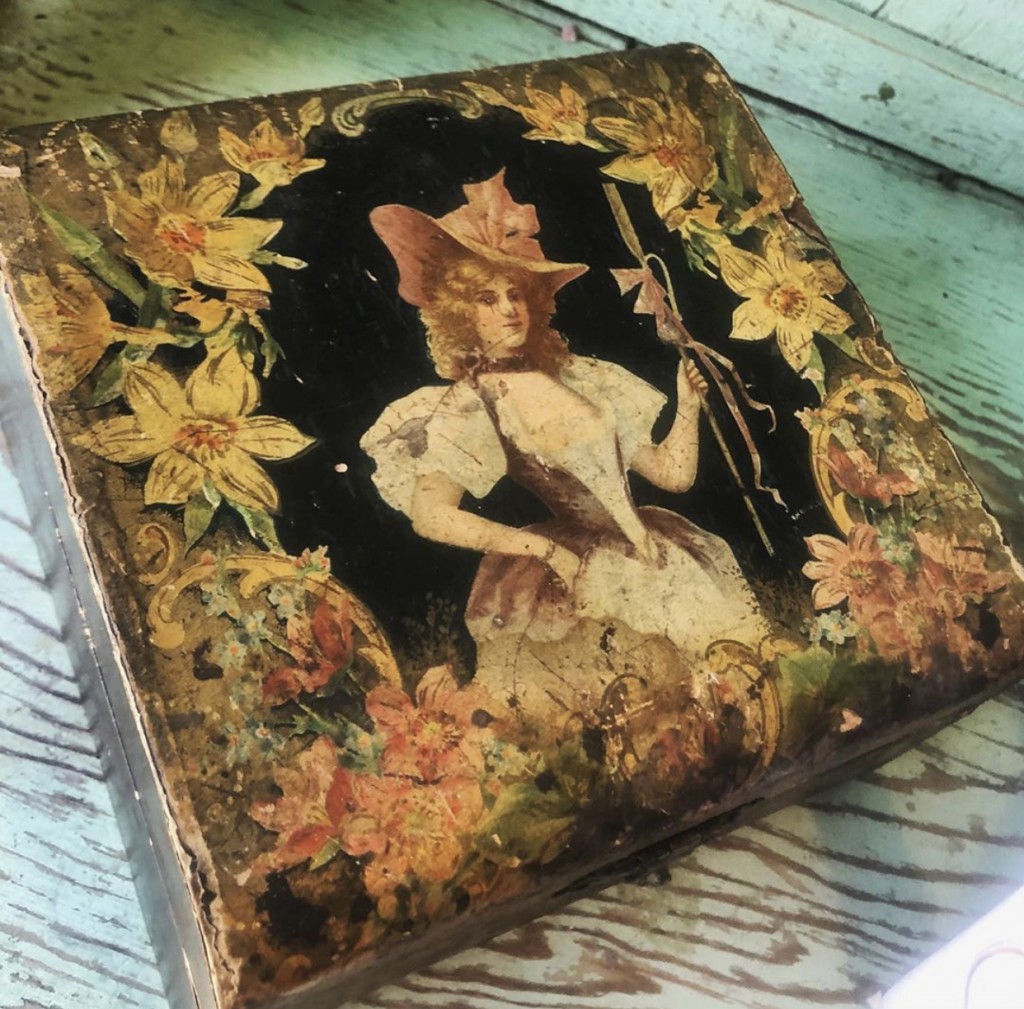 victorian | DOLLY PYTHON