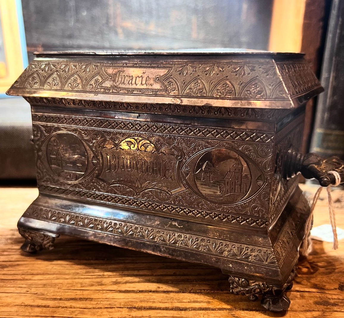 victorian | DOLLY PYTHON