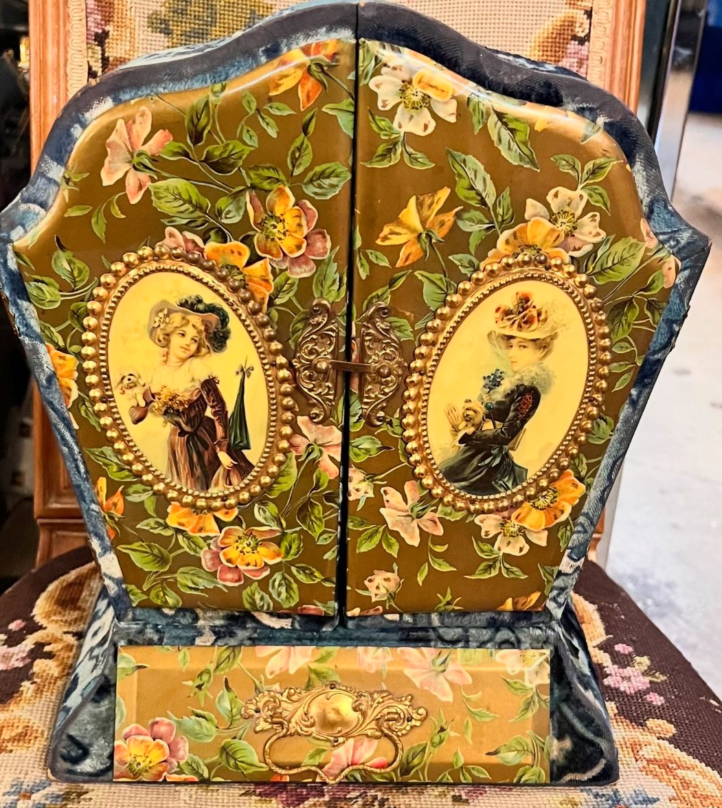 victorian | DOLLY PYTHON